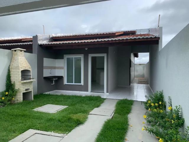 Casa com 2 Quartos e 2 banheiros à Venda, 81 m² por R$ 195.000