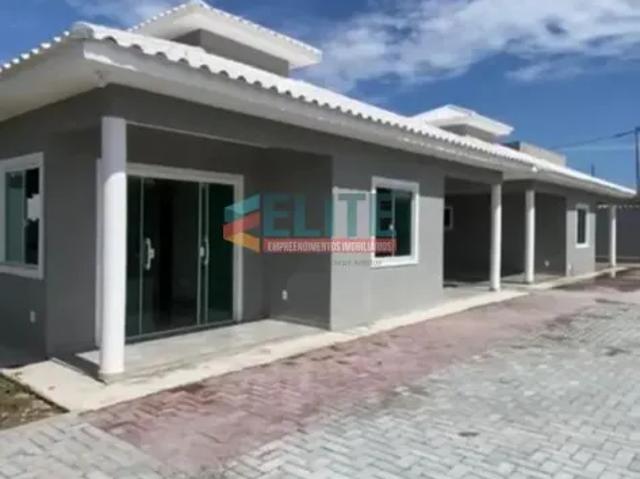 Casa com 2 Quartos e 2 banheiros à Venda, 82 m² por R$ 295.000