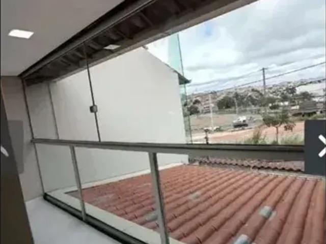 Casa com 2 Quartos e 2 banheiros à Venda, 94 m² por R$ 372.000