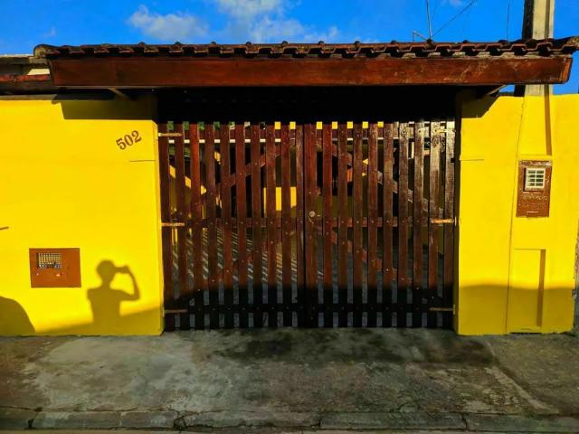 Casa com 2 Quartos e 2 banheiros à Venda, 95 m² por R$ 307.500