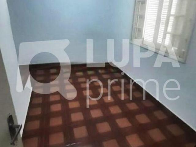 CASA COM 2 QUARTOS E 2 VAGAS DE GARAGEM À VENDA NA VILA ISOLINA MAZZEI