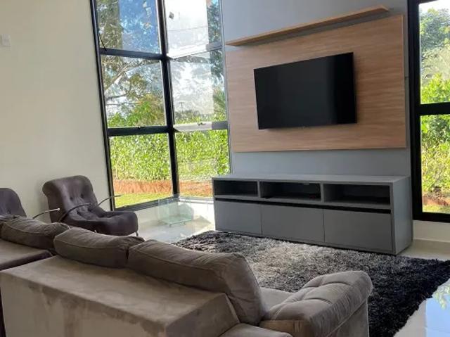 Casa com 2 Quartos e 3 banheiros à Venda, 192 m² por R$ 1.080.000