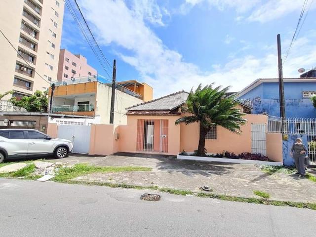 Casa com 2 Quartos e 3 banheiros à Venda, 198 m² por R$ 480.000