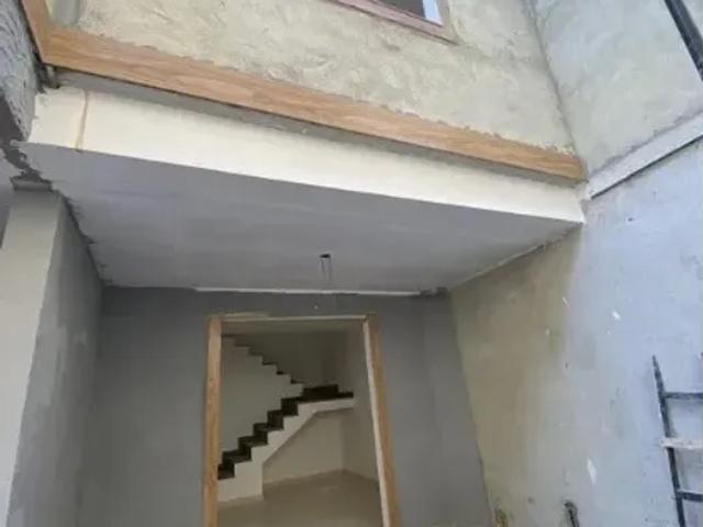 Casa com 2 Quartos e 3 banheiros à Venda, 110 m² por R$ 290.000