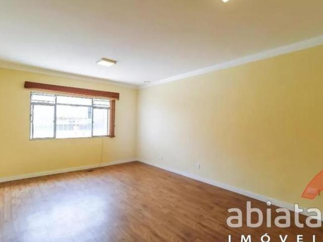 Casa com 2 Quartos e 3 banheiros à Venda, 240m² por R$ 1.000.000