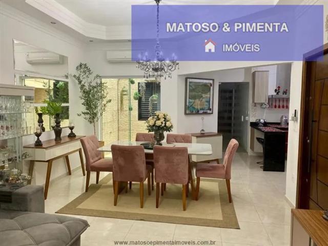 Casa com 2 Quartos e 3 banheiros à Venda, 200 m² por R$ 1.000.000