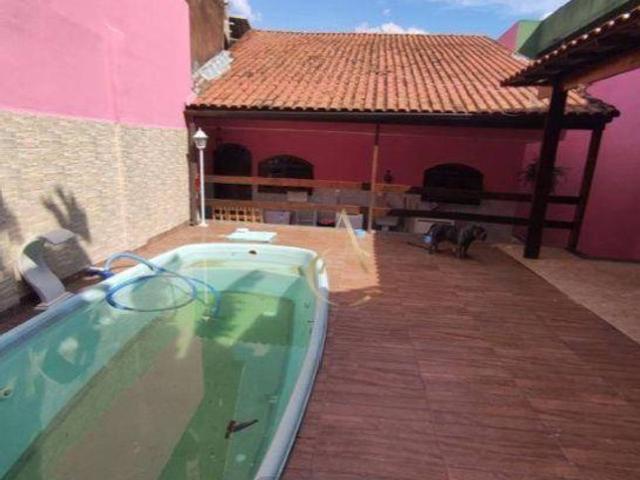 Casa com 2 Quartos e 3 banheiros à Venda, 300 m² por R$ 520.000