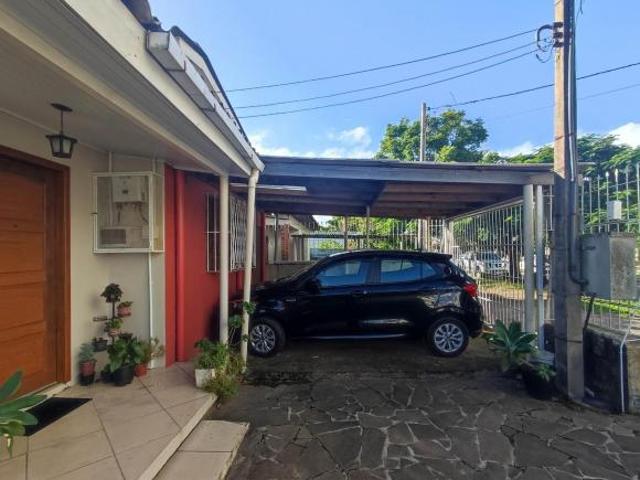 Casa com 2 quartos e 3 vagas no bairro Camaquã