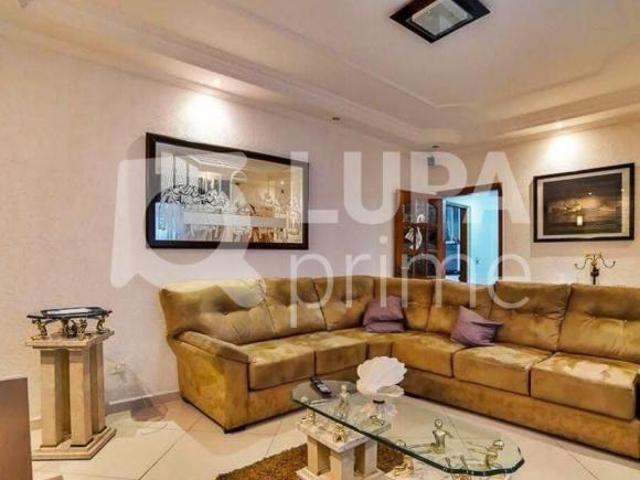 CASA COM 2 QUARTOS E 3 VAGAS DE GARAGEM À VENDA NO PARQUE EDU CHAVES