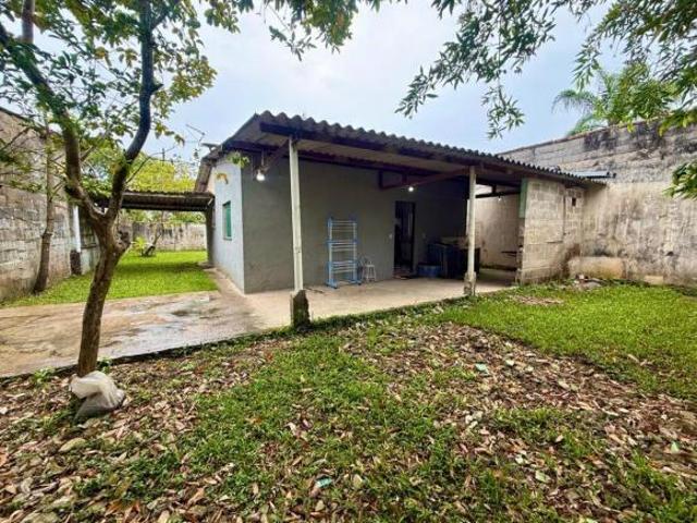 Casa com 2 quartos e área gourmet em Itanhaém