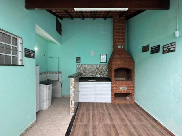 Casa com 2 quartos e área gourmet em Itanhaém
