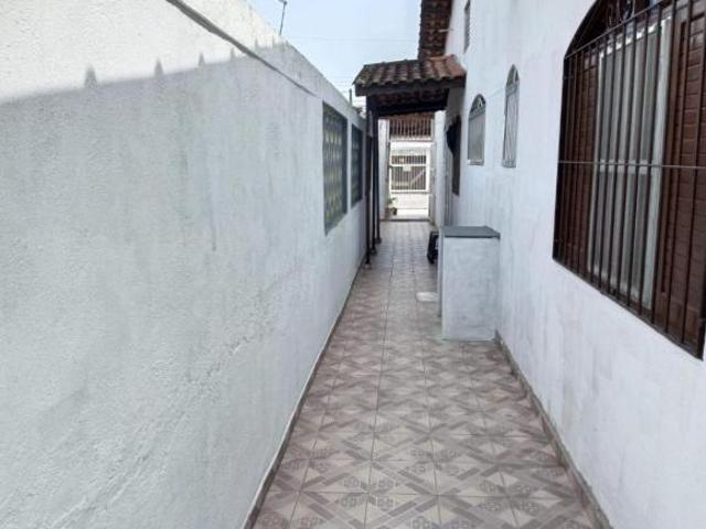 Casa com 2 quartos e área gourmet em Mongaguá