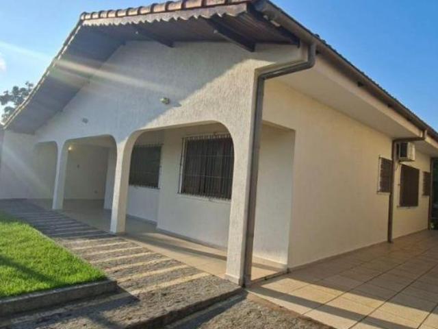 Casa com 2 quartos e área gourmet em Peruíbe