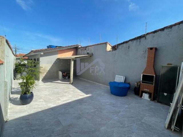 Casa com 2 quartos e churrasqueira em Itanhaém