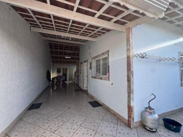 Casa com 2 quartos e churrasqueira em Peruíbe