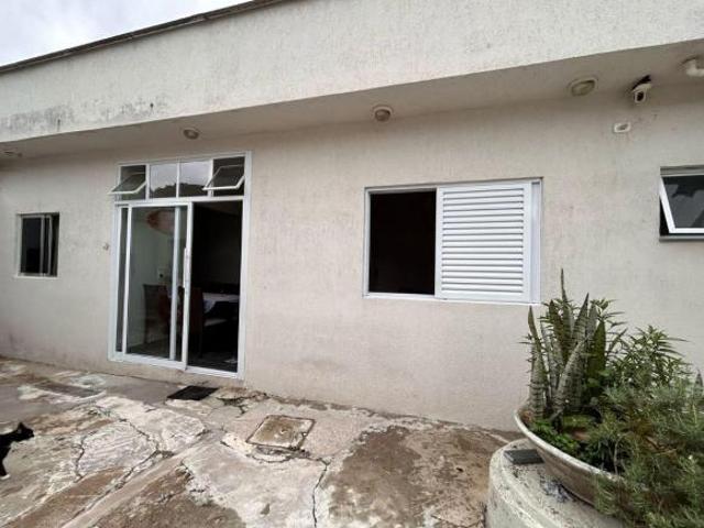 Casa com 2 quartos e churrasqueira em Peruíbe