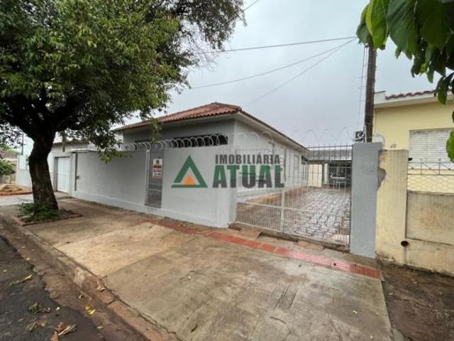 Casa com 2 quartos e edícula nos fundos, na região Central de Londrina