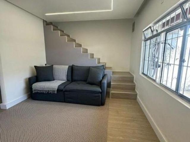 CASA COM 2 QUARTOS E ESPAÇO GOURMET COM TETO RETRÁTIL