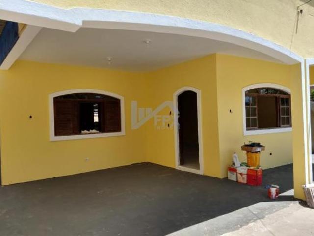 Casa com 2 quartos e espaço para piscina em Itanhaém