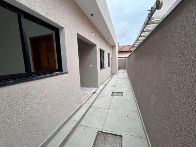 Casa com 2 quartos e espaço para piscina em Peruíbe