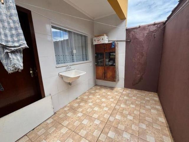 Casa com 2 quartos e espaço para piscina em Peruíbe