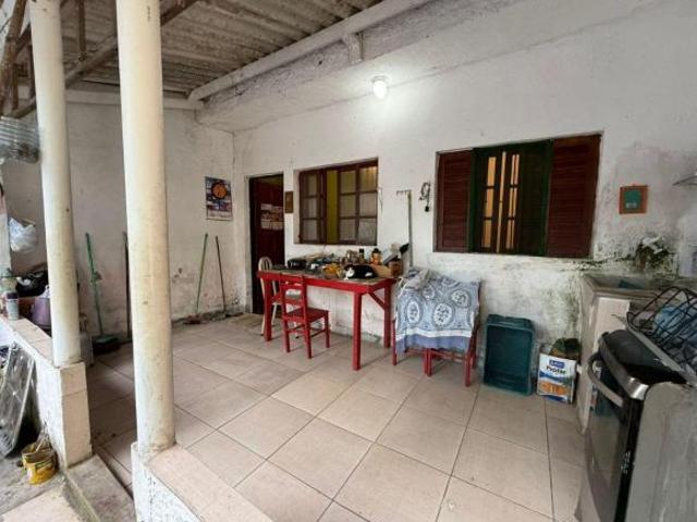 Casa com 2 quartos e espaço para piscina em Peruíbe