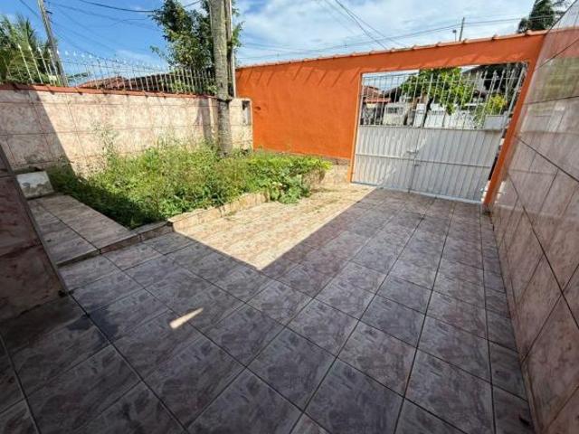 Casa com 2 quartos e espaço para piscina em Peruíbe