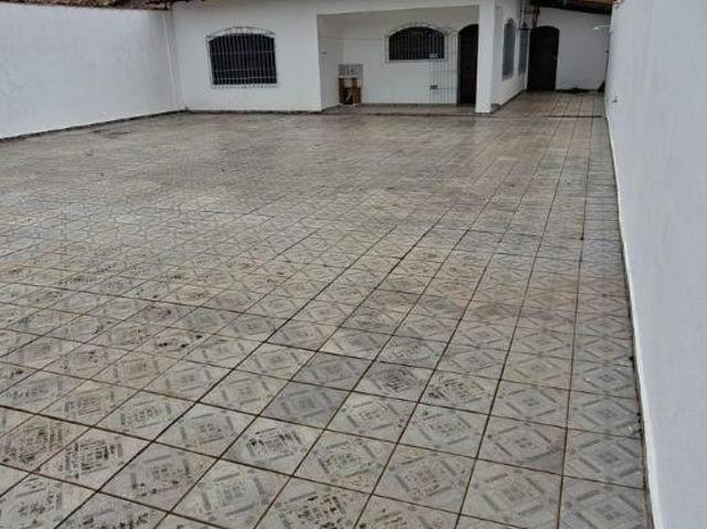 Casa com 2 quartos e espaço para piscina em Peruíbe