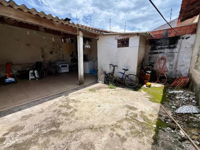 Casa com 2 quartos e espaço para piscina em Peruíbe