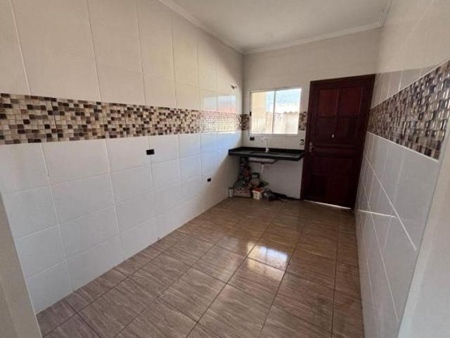 Casa com 2 quartos e espaco para piscina em Peruíbe