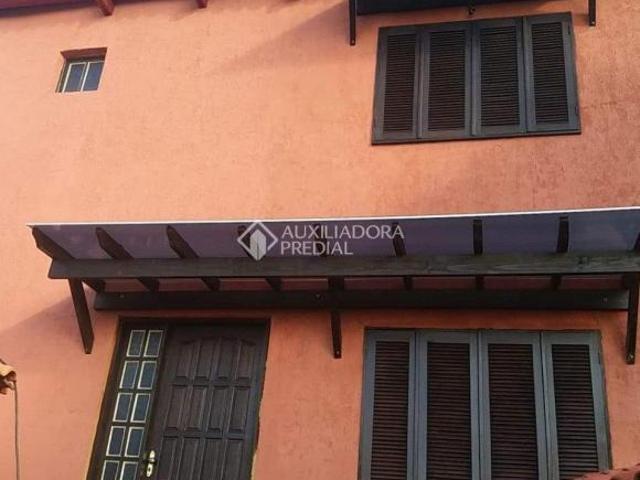 Casa com 2 quartos e piscina no bairro Glória