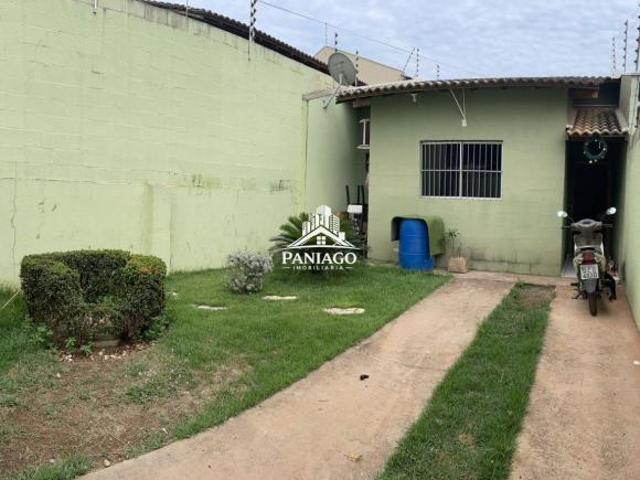 Casa com 2 Quartos e Piscina à Venda | 200 m²