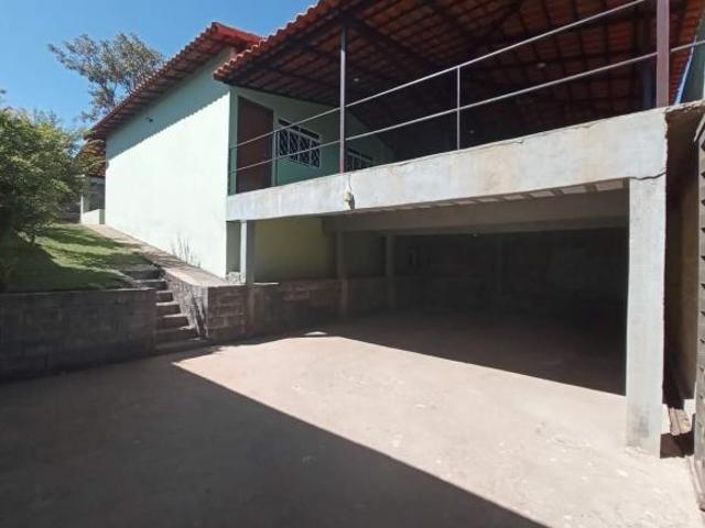 Casa com 2 Quartos e Piscina – Conforto e Lazer no Seu Lar