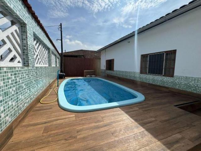 Casa com 2 quartos e piscina em Mongaguá