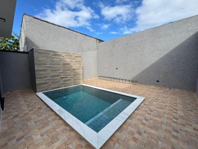 Casa com 2 quartos e piscina em Peruíbe