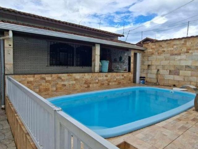Casa com 2 quartos e piscina em Peruíbe