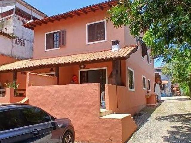 CASA COM 2 QUARTOS EM CONDOMINIO MARESIAS 1KM DA PRAIA