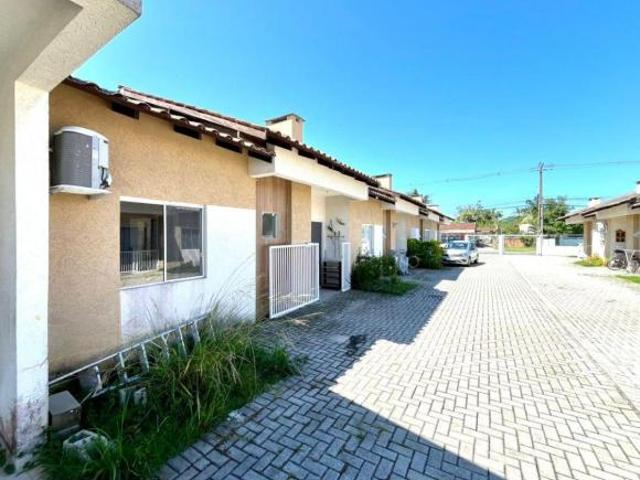 Casa com 2 Quartos em Condomínio no bairro Piçarras em Guaratuba/PR