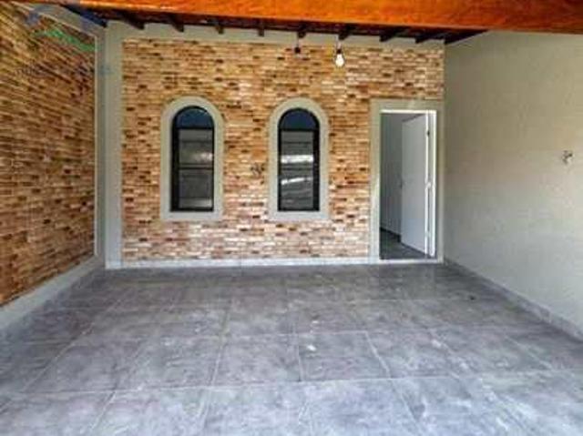 Casa térrea com 2 quartos e quintal, centro Atibaia/SP