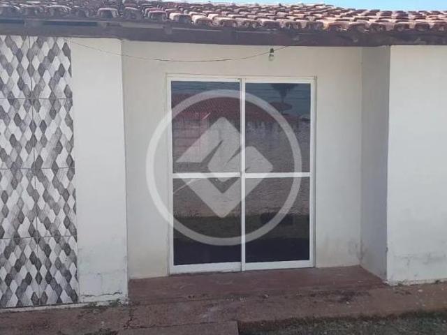Casa com 2 quartos, sala, cozinha, banheiro, amplo quintal com CPA