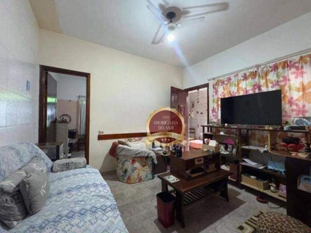 Casa com 2 quartos, sala, cozinha, 2 banheiros e 2 vagas de garagem