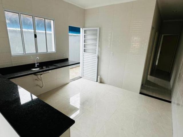 casa com 2 quartos sendo 1 suíte aceita financiar bairro bem localizado