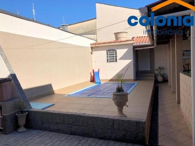 CASA COM 2 QUARTOS, SENDO 1 SUÍTE, CHURRASQUEIRA E PISCINA