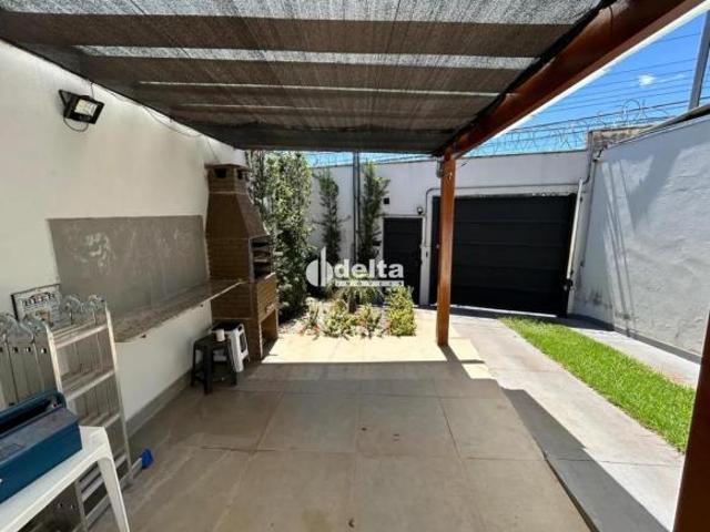 Casa com 2 quartos sendo 1 suíte disponível para locação e venda no bairro Jardim Europa em Uberlând