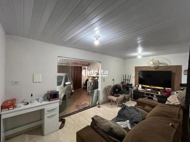 Casa com 2 quartos sendo 1 suíte disponível para locação e venda no Bairro Jardim Ipanema em Uberlân