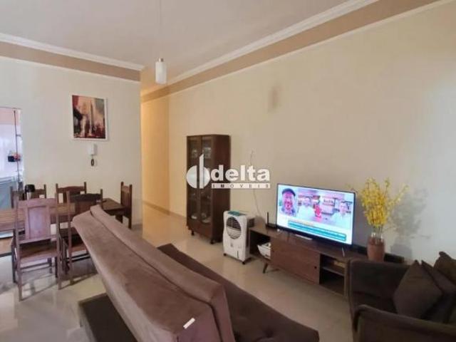 Casa com 2 quartos sendo 1 suíte disponível para venda no bairro Novo Mundo em Uberlândia MG