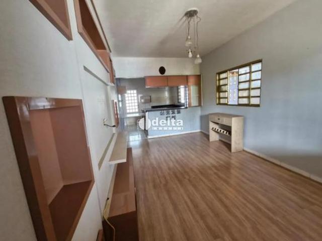 Casa com 2 quartos sendo 1 suite disponível para venda no bairro Jardim Europa em Uberlândia MG