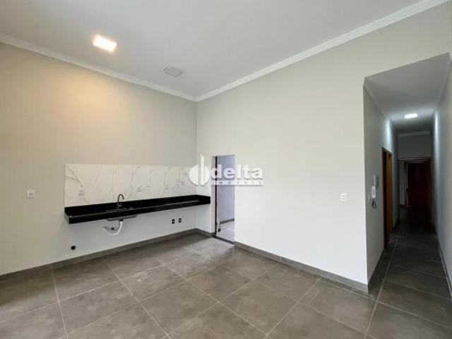 Casa com 2 quartos sendo 1 suíte disponível para venda no bairro Jardim Holanda em Uberlândia MG