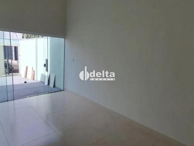 Casa com 2 quartos sendo 1 suíte disponível para venda no bairro Jardim Holanda em Uberlândia MG