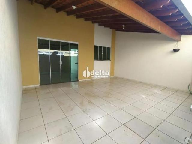 Casa com 2 quartos sendo 1 suíte disponível para venda no bairro Taiaman em Uberlândia MG